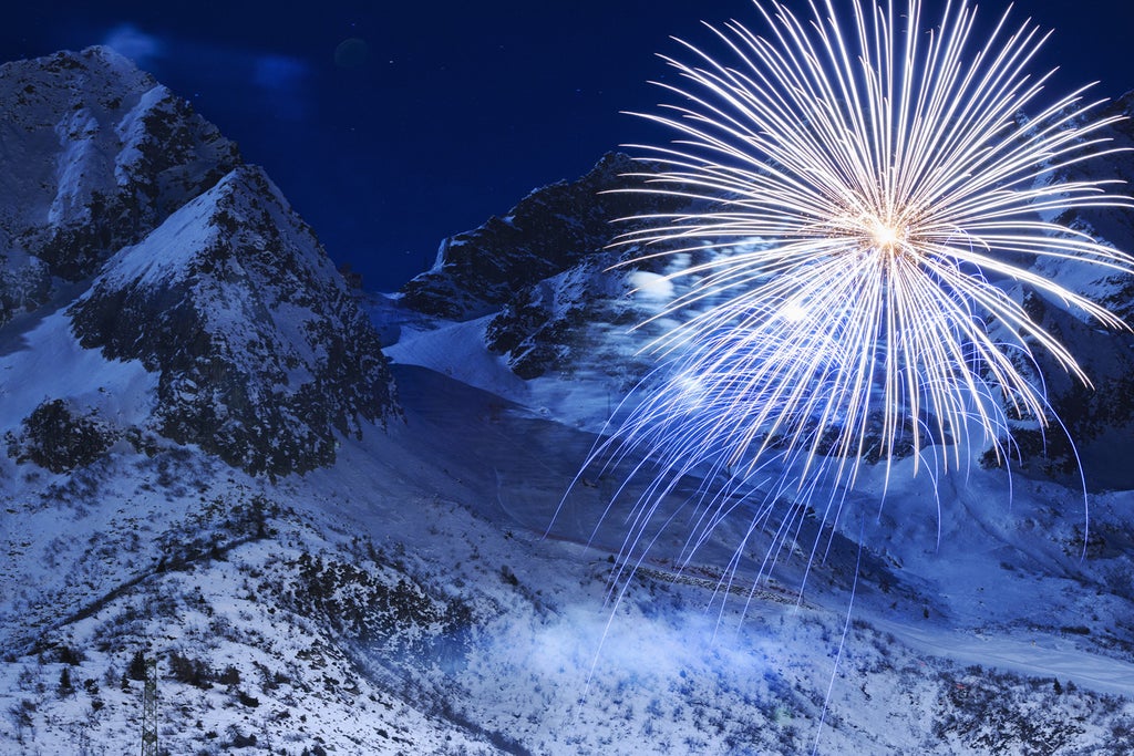 The 8 Best Hikes to See Fireworks