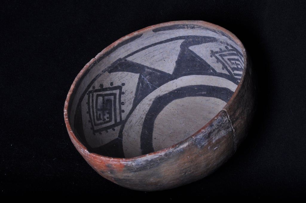 Hiker Discovers 1,000-Year-Old Pottery at Arizona Strip