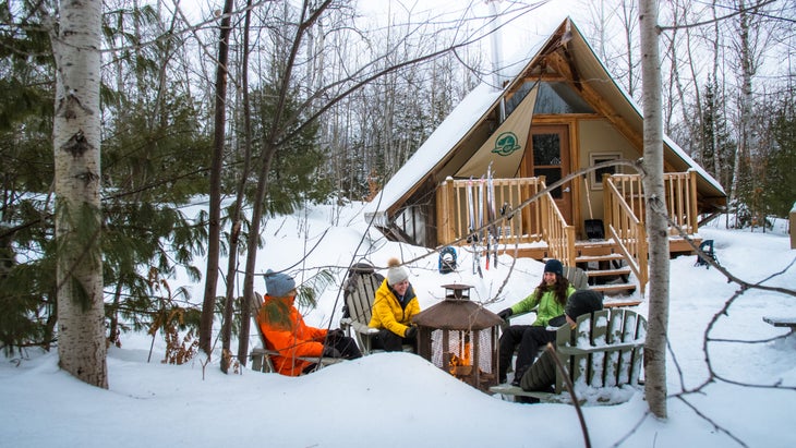 10 Must-Do Winter Activities in Québec - Backpacker