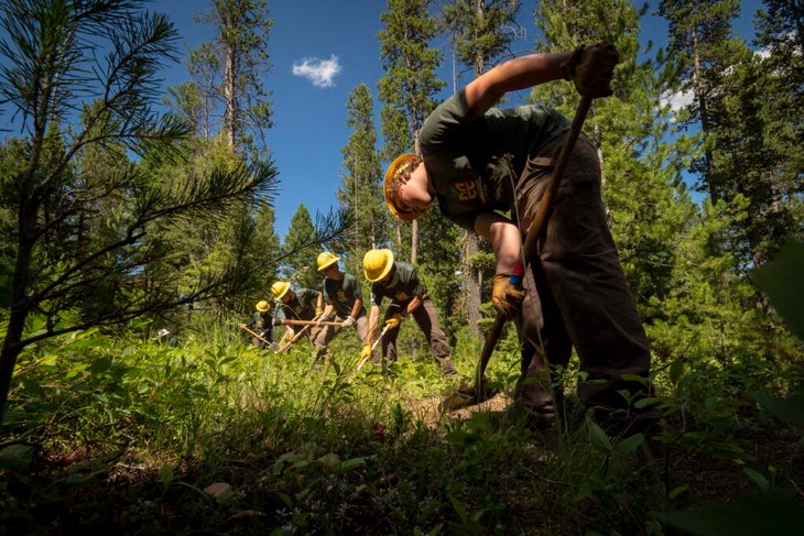 There's a Shortage of Trail Builders. These Programs Can Help. - Backpacker
