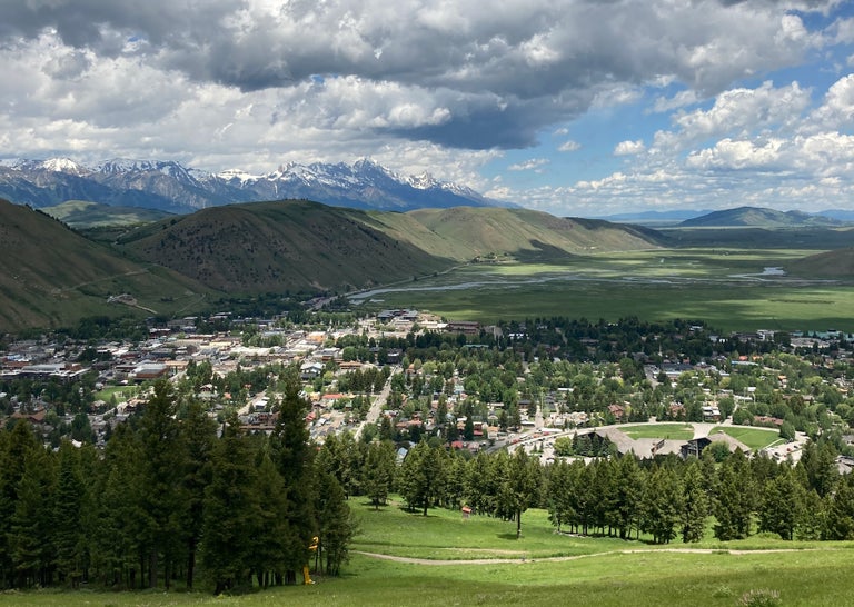 What Are The Best Trail Towns? A Thru-Hiking Expert Rates Them